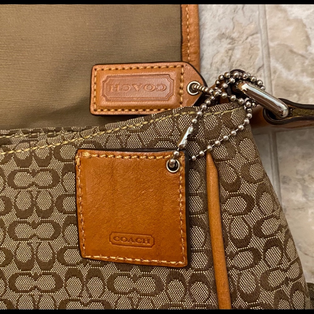 Coach Signature Print Classic Messenger Bag - Gem